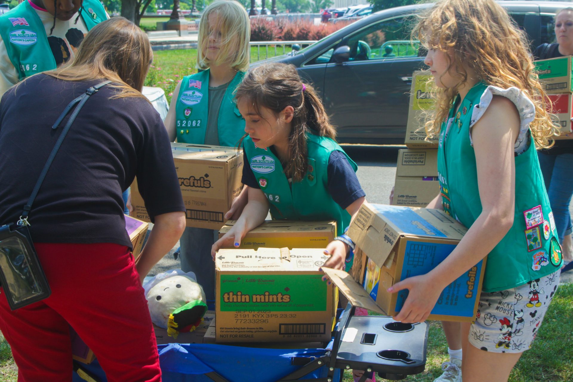 Girl Scout Troop Honors US Capitol Police as Hometown Heroes