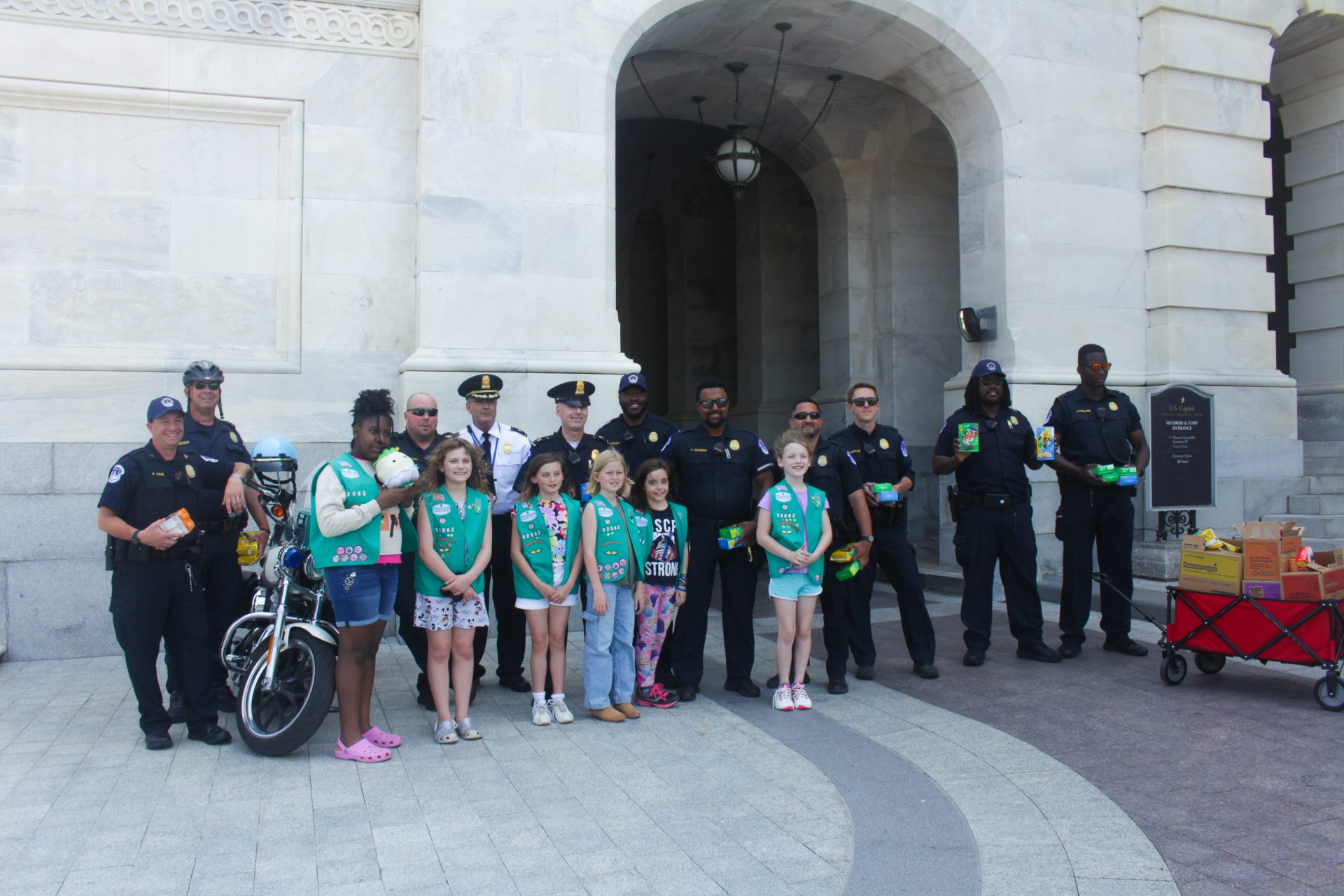 Girl Scout Troop Honors US Capitol Police as Hometown Heroes